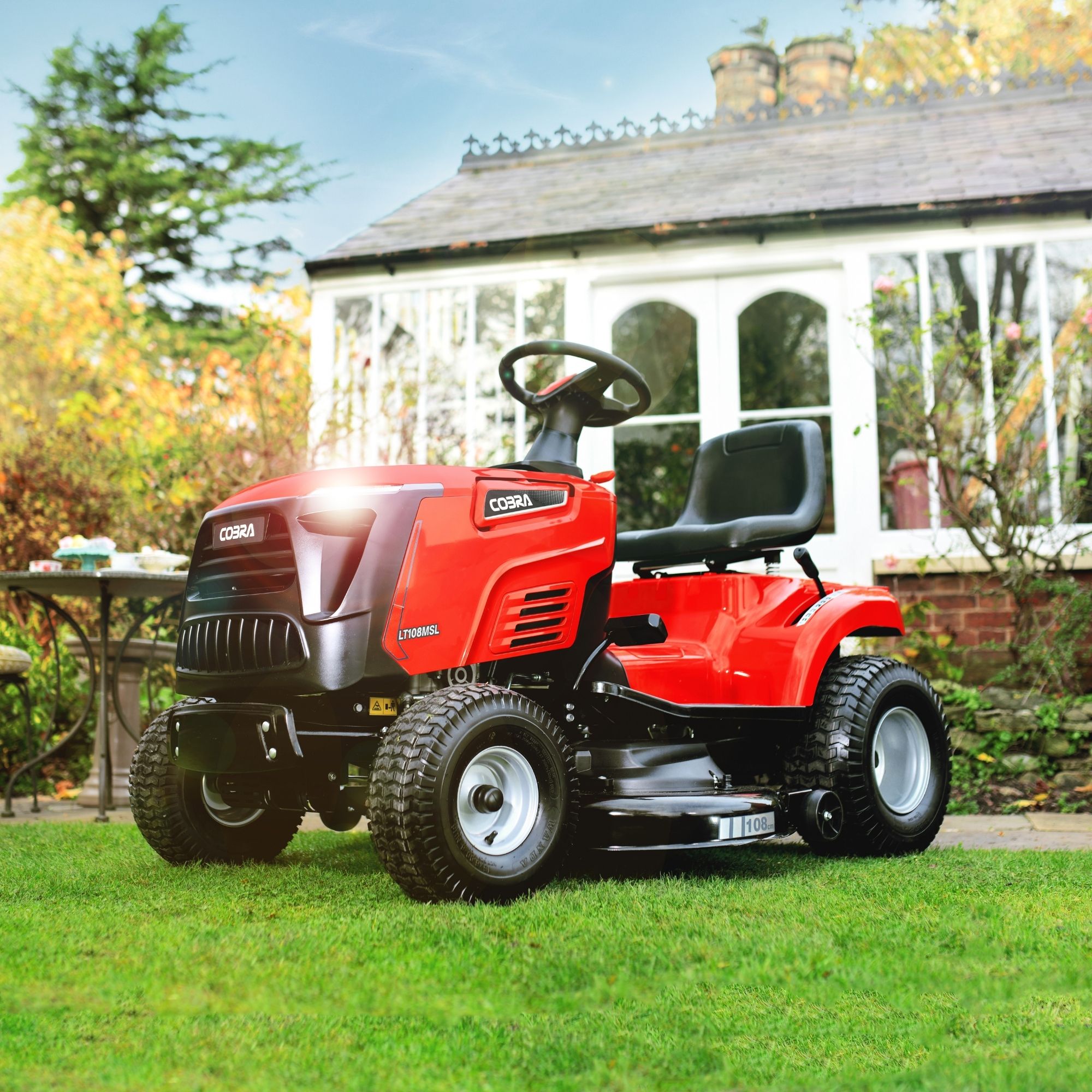 Cobra LT108MSL 42″ 452cc Manual Transmission Ride-On Tractor Mower with ...